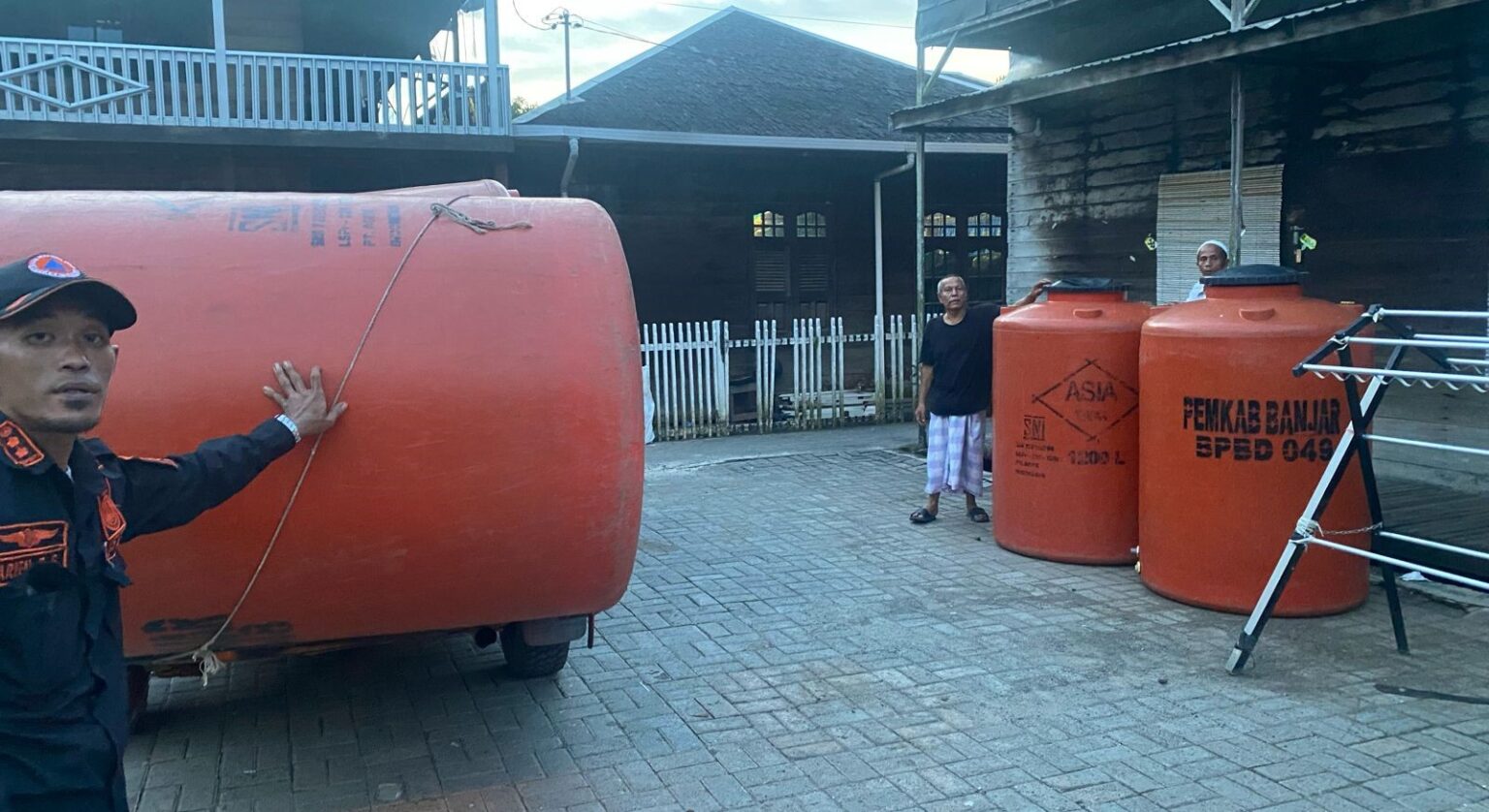 Sukseskan Haul ke-218 Datu Kalampayan, BPBD Kabupaten Banjar Suplai 27 Tandon Air - koranbanjar.NET